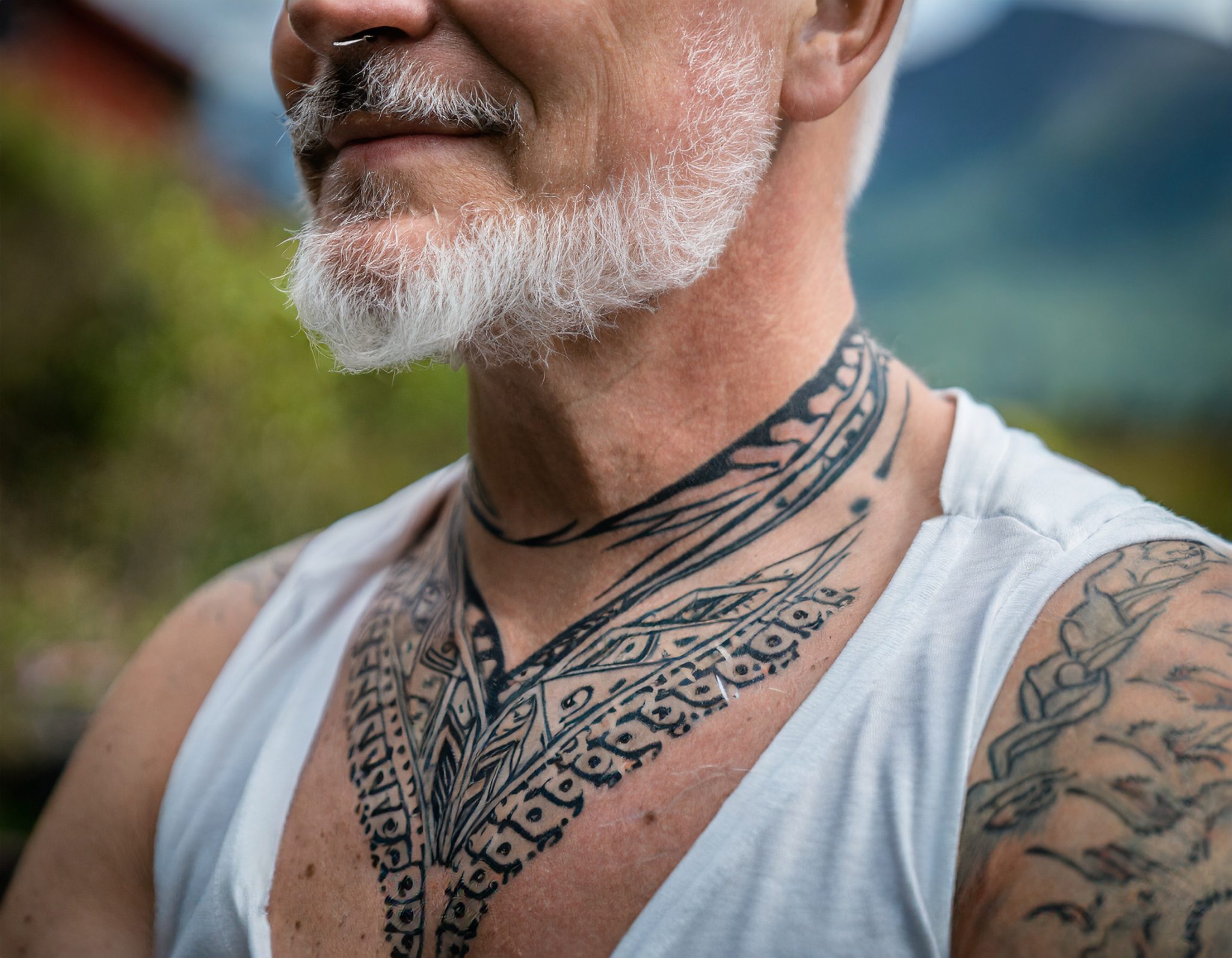 Tribal Tatoveringer – Historie, betydning og inspirasjon
